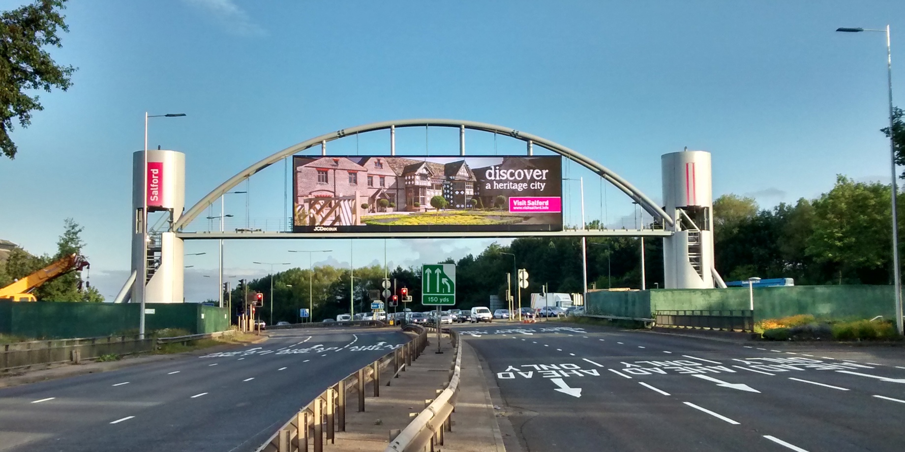 Outside the Box: Innovative Digital Billboard Frames